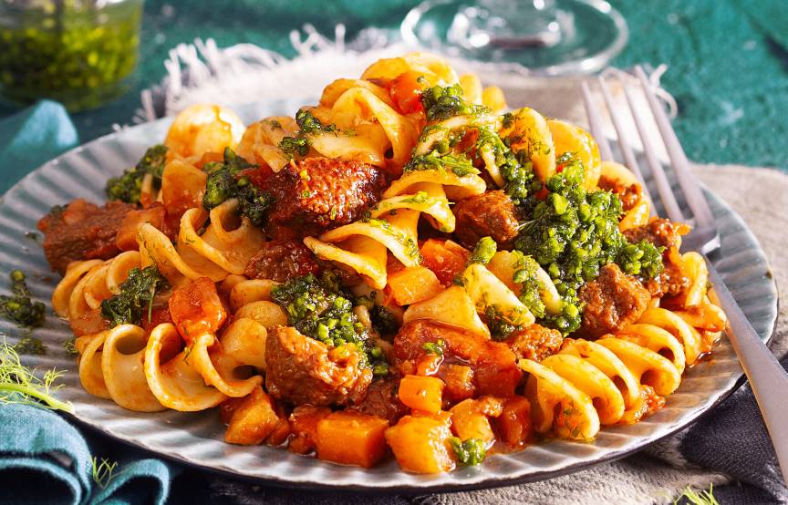 Kalbsragout italienisch mit Pasta & Pesto | SoIsstItalien