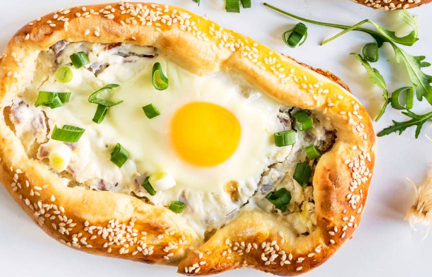 Schnelle Minipizza mit Ei: Einfache Rezeptidee | SoIsstItalien
