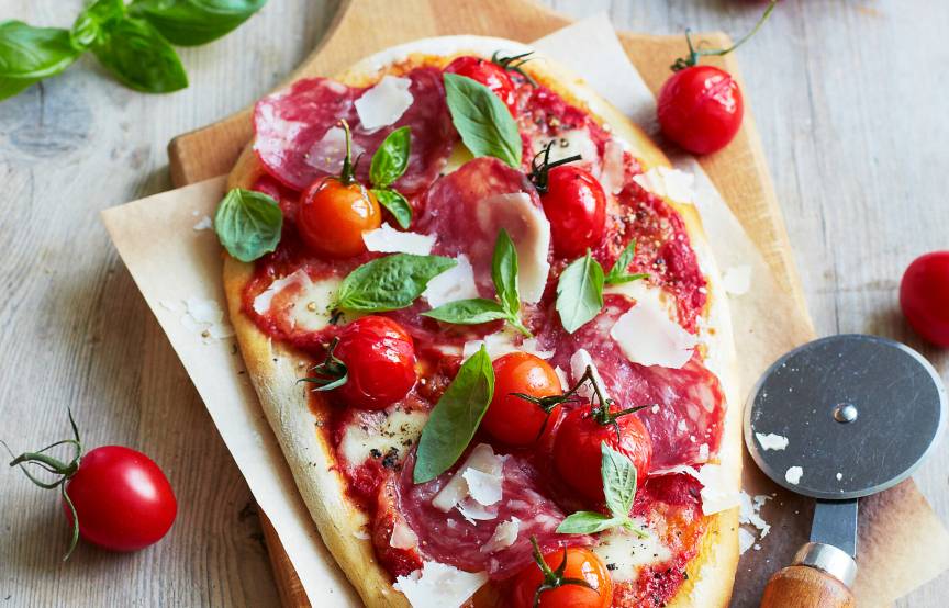 Salamipizza mit Kirschtomaten | SoIsstItalien