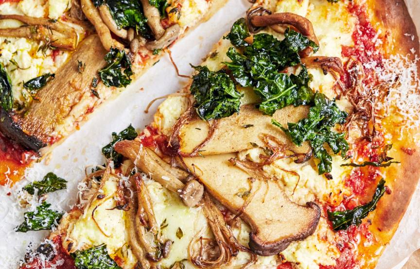 Pizza mit Sauerteig, Pilzen und dreifach Käse | SoIsstItalien