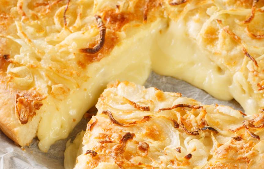 Fugazza Rezept - Fusion aus Focaccia & Pizza | SoIsstItalien