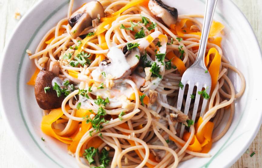 Schnelle Vollkornspaghetti mit Pilzen & Karotten | SoIsstItalien